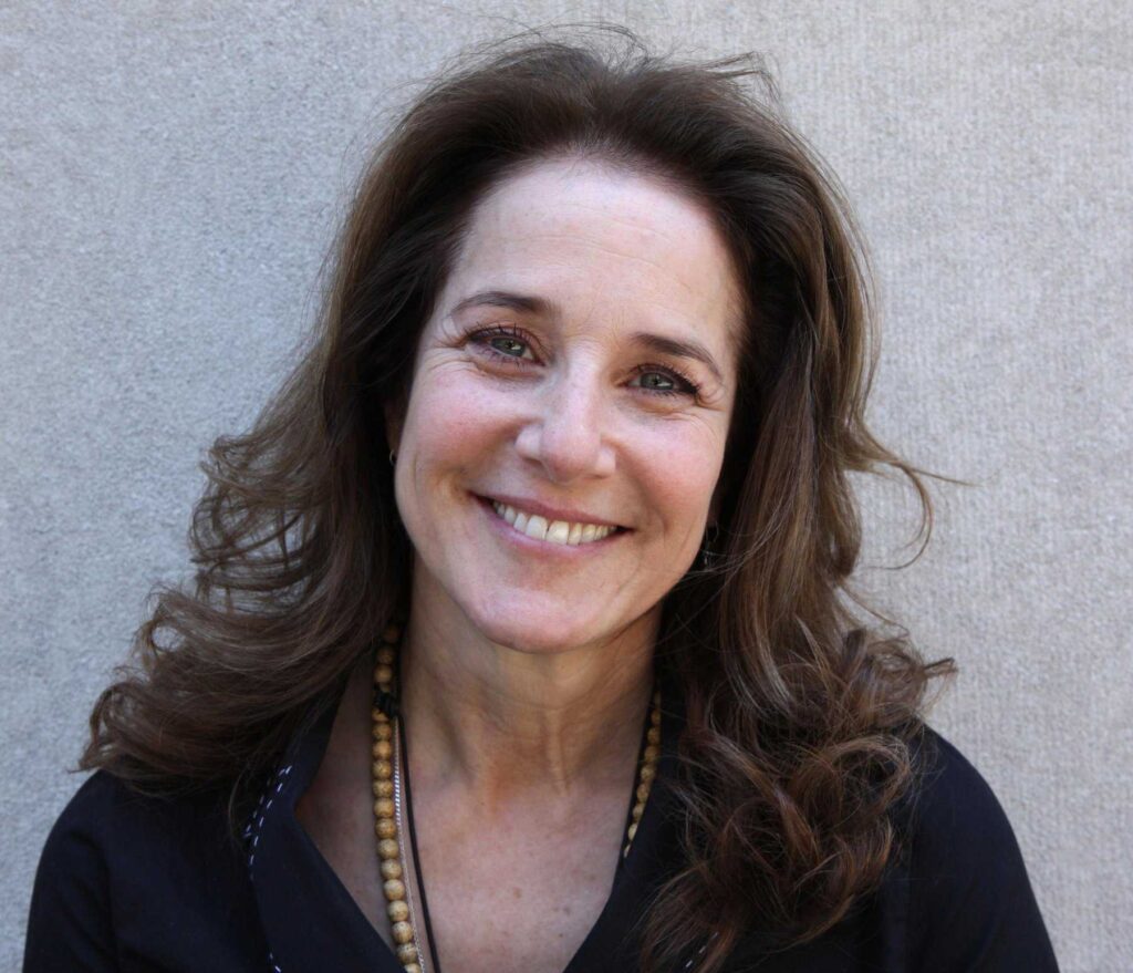 Debra Winger, Remembered for Her 1980s Roles, Shines at Age 70 - Xekonomi